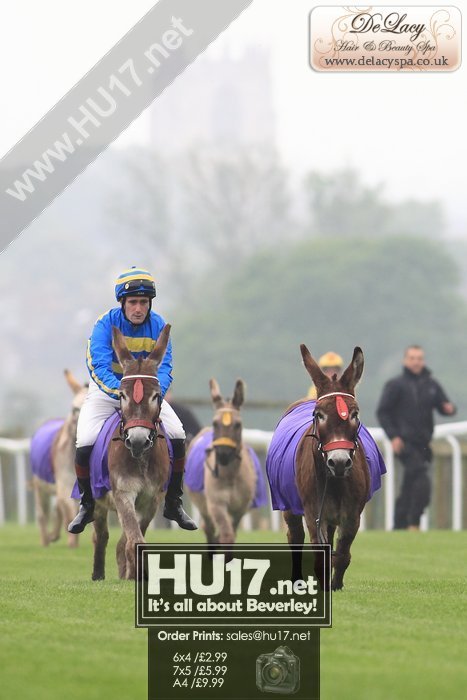 Red White & Blue : A Very British Race Day | HU17.net – It’s all about ...