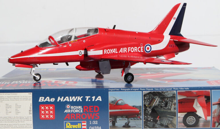 Revell 1/32 BAe Hawk T.1A "Red Arrows" Build Review and Photos